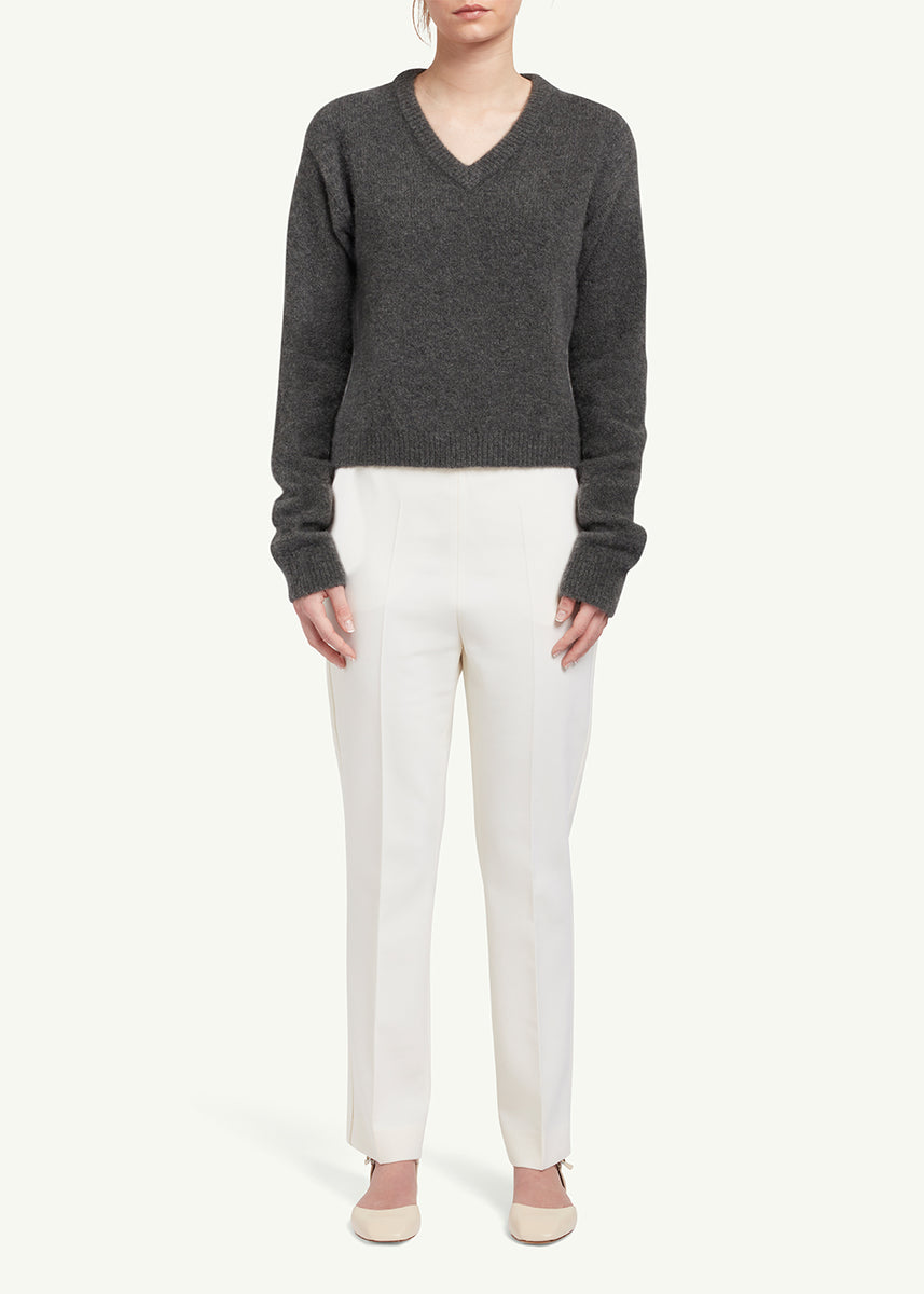 FLUFFY GREY V-NECK CASHMERE JUMPER – CiL